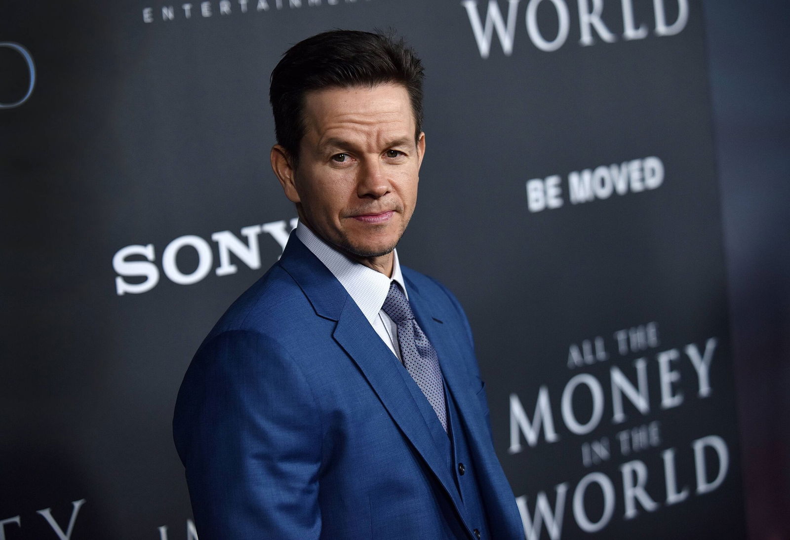Mark Wahlberg Trains with Jesse James West in 4 AM Club Workout ...