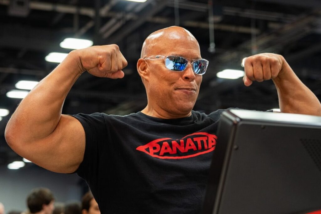 Shawn Ray Says, It’s "Embarrassing" for Pro Bodybuilders Who Stand on ...